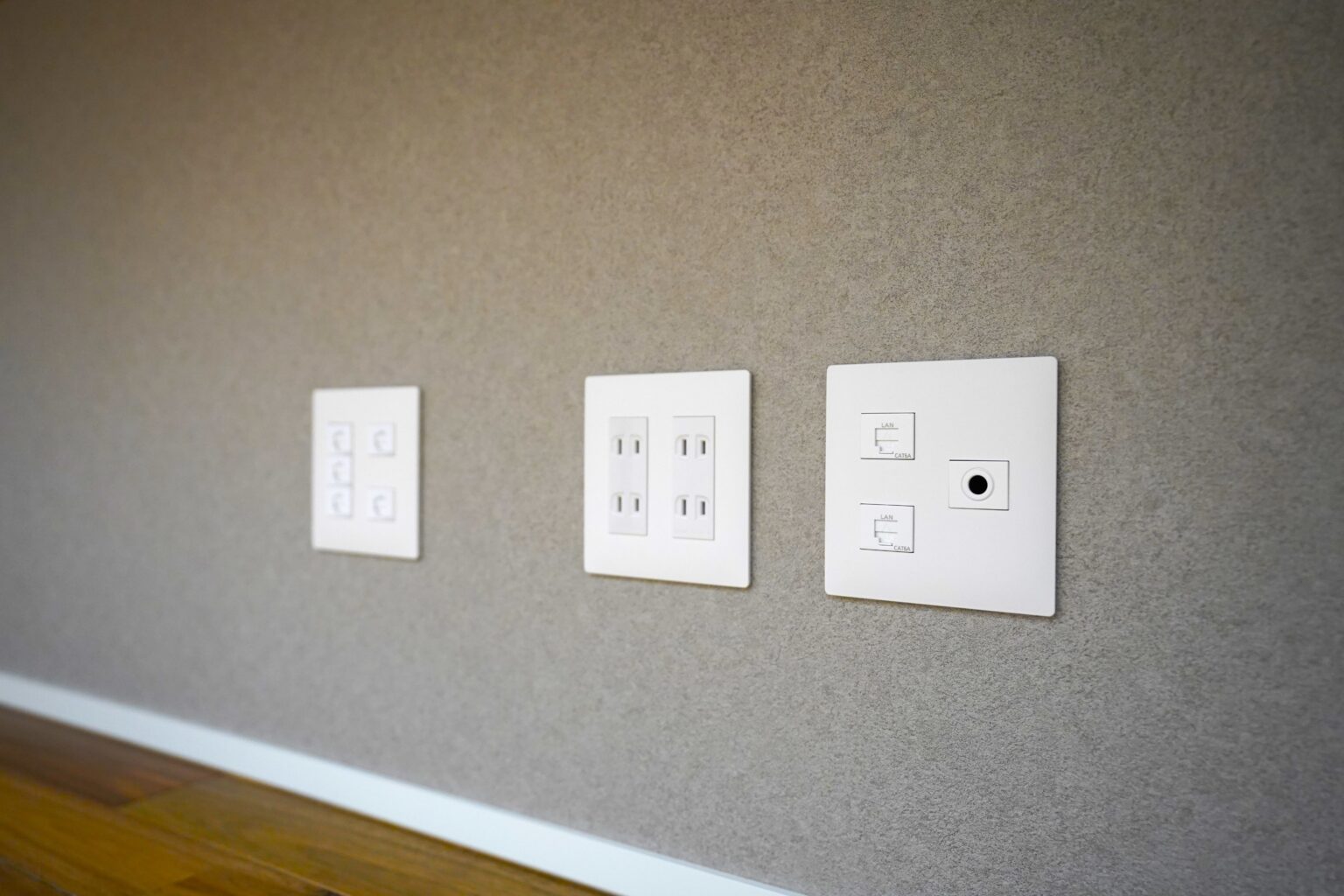 コンセントは何個が正解？後悔しないための生活動線から考える配置術 - eSmy-home株式会社